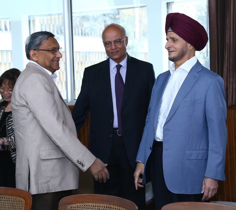 Discussion with Former US Senator Larry Pressler on U.S. elections ...