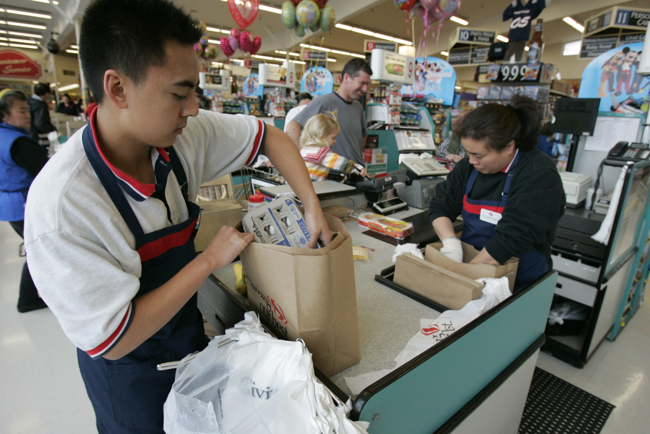 Why a Bag Tax Works Better Than a Reusable Bag Bonus | Brookings