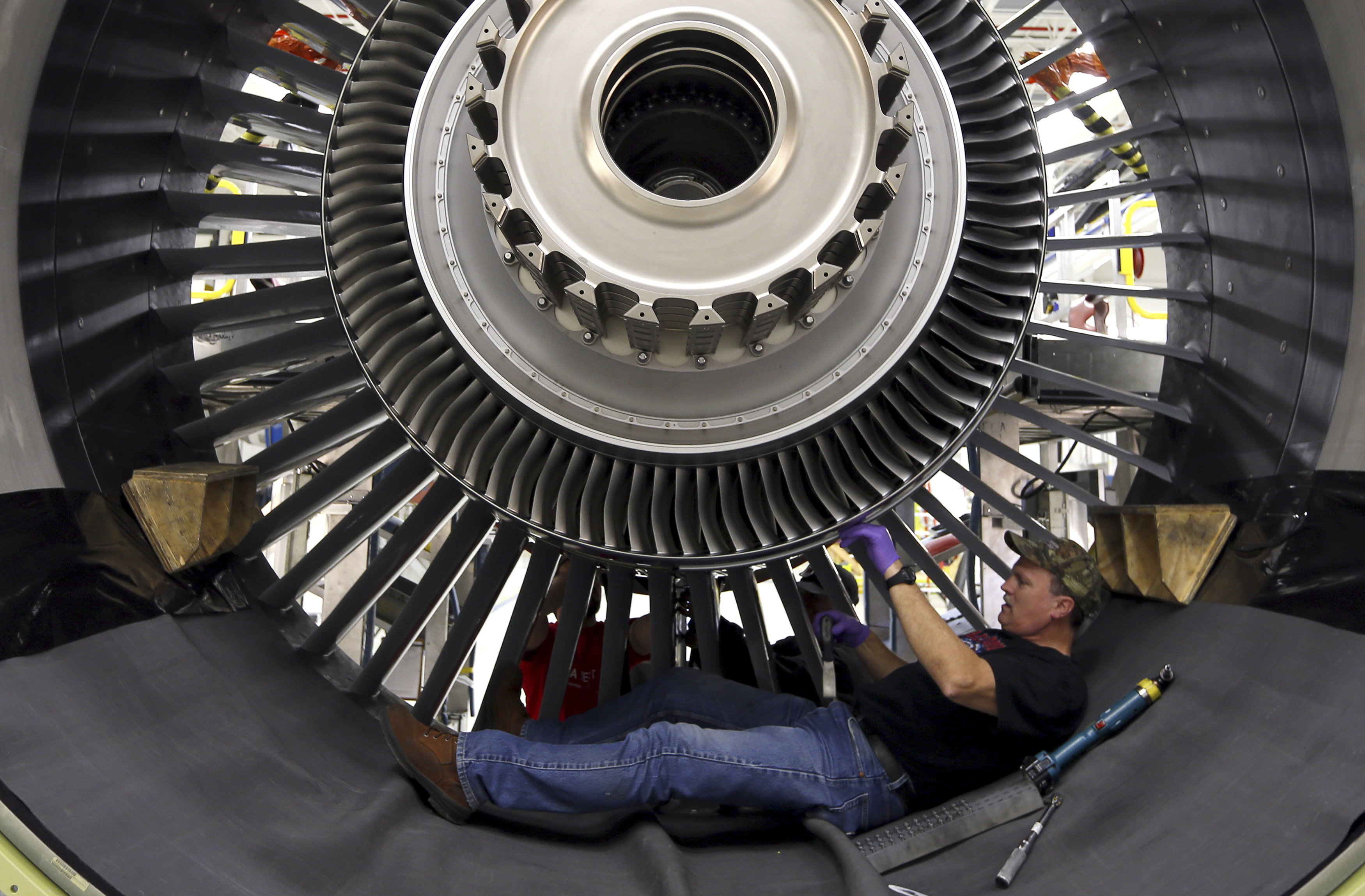 New jet engine designs cut US military fuel costs | Brookings