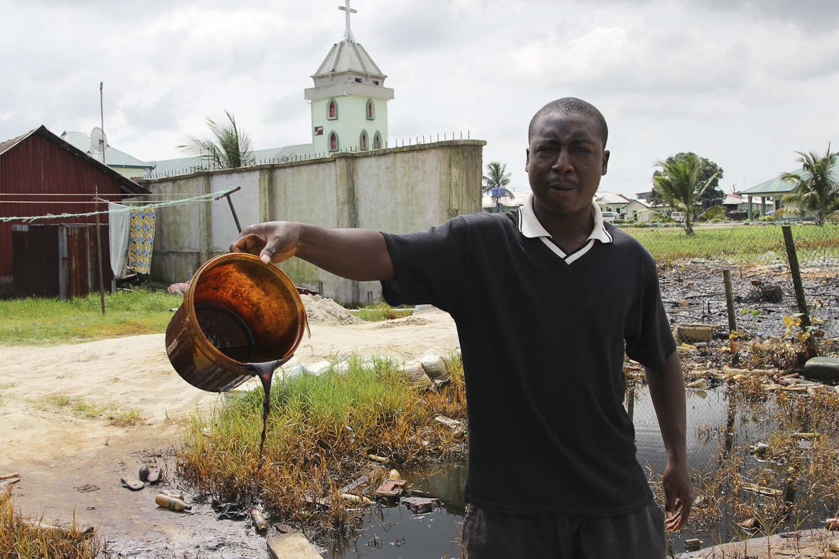 Africa in the News: Shell Compensates Victims of Nigerian Oil Spills ...