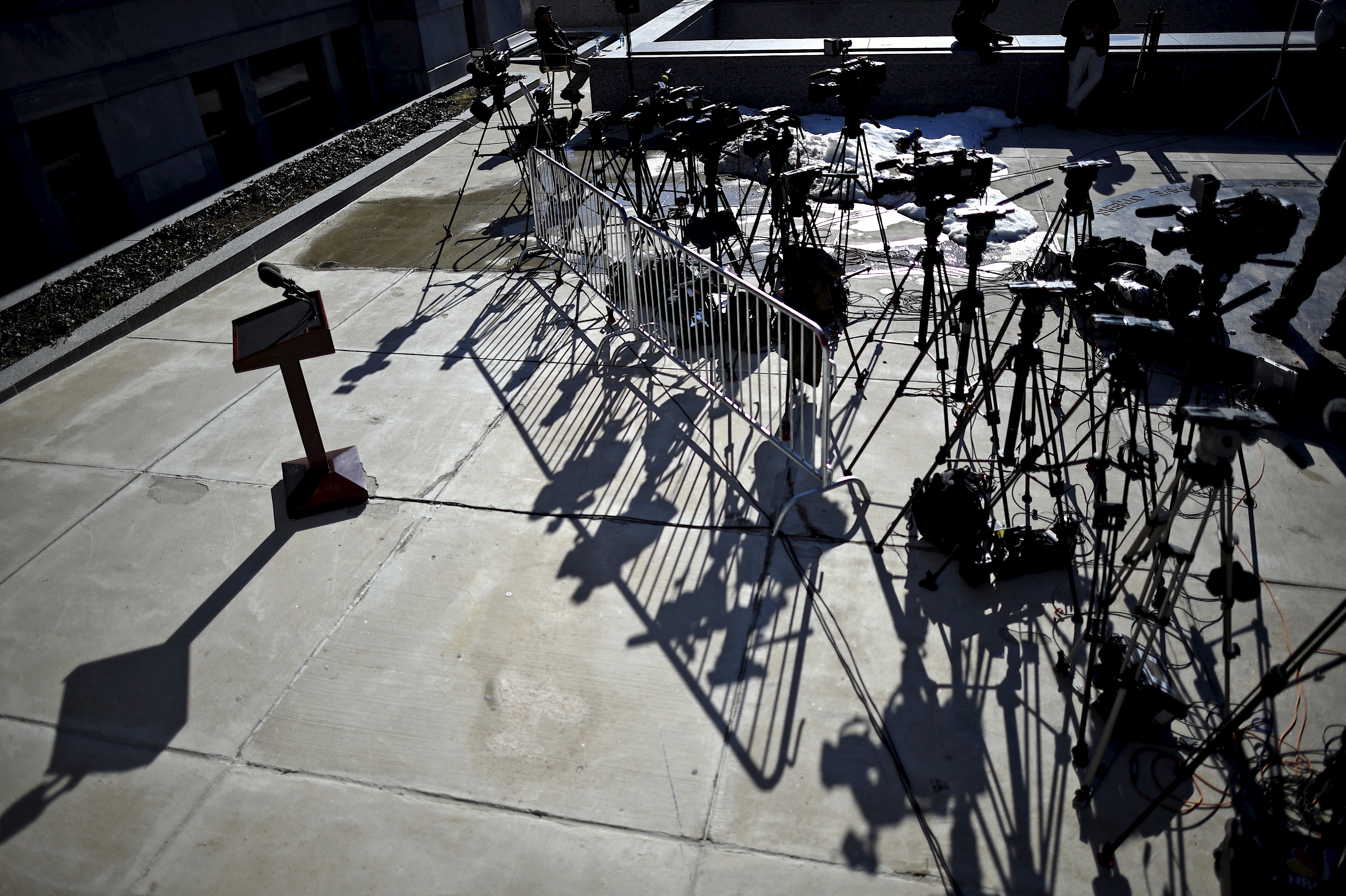 What science tells us about how to combat fake news | Brookings