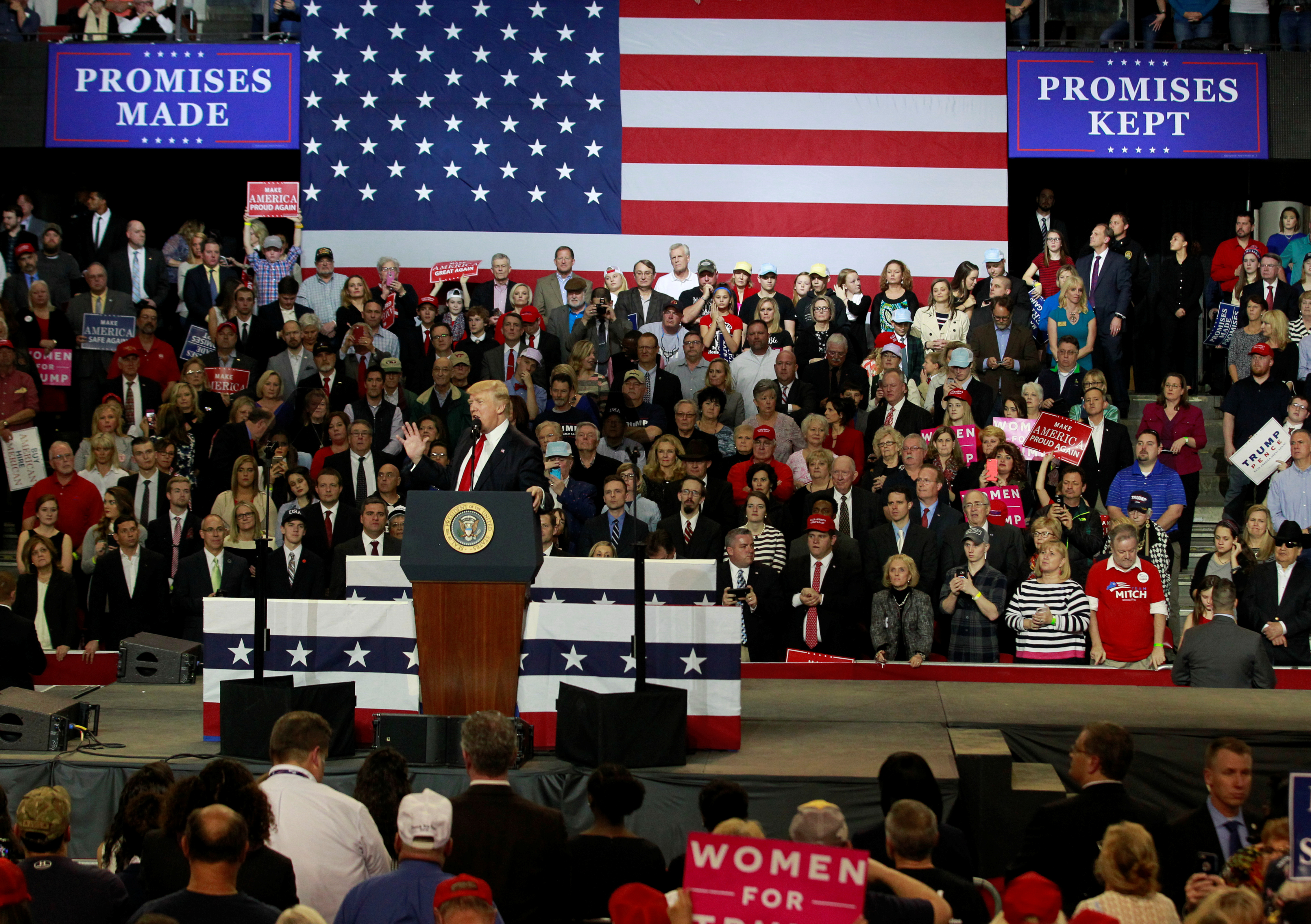 The tide turns toward an online and social media future for political ...