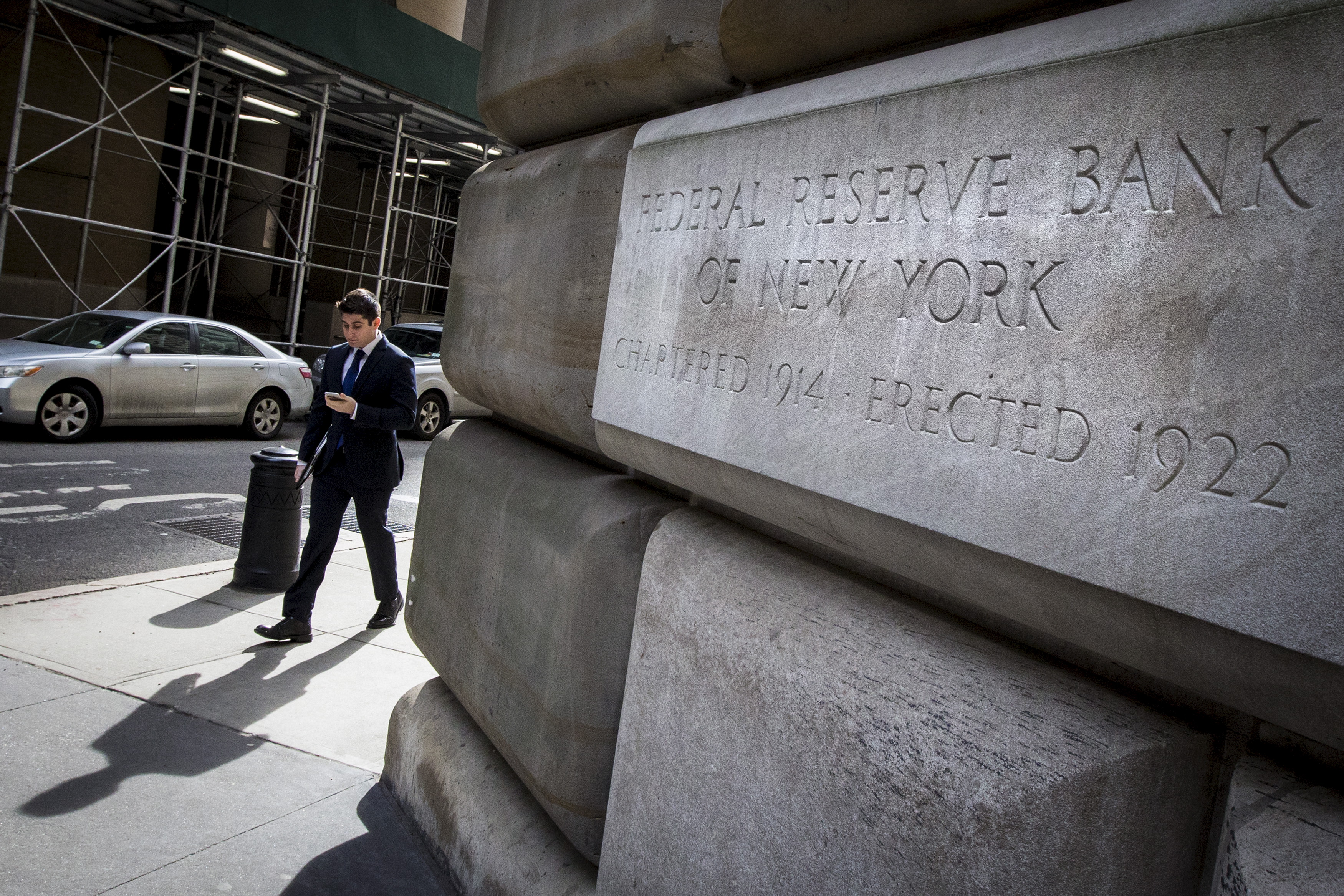 Federal Reserve Fed Unity Cracks As Inflation Rises And Officials