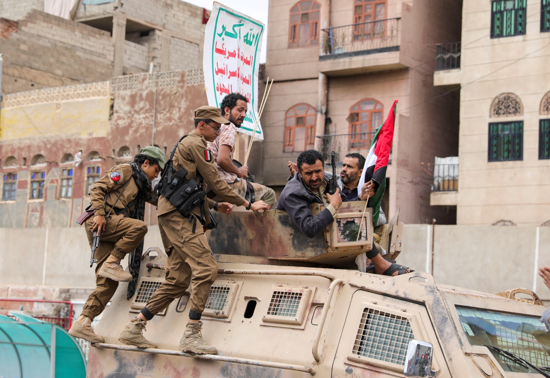 The danger of calling the Houthis an Iranian proxy | Brookings