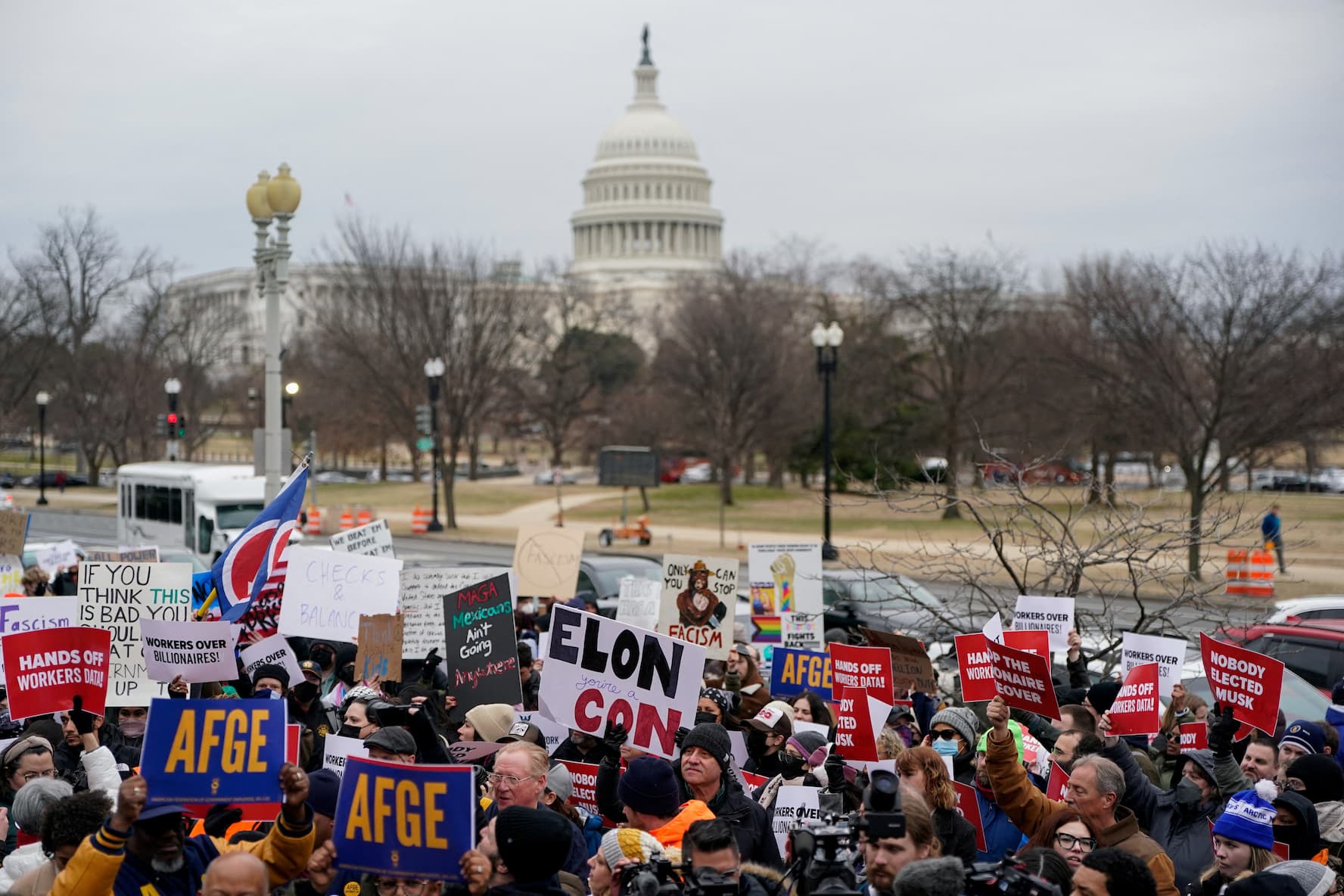 Threats to US Democracy: Dangerous Cracks in Its Pillars